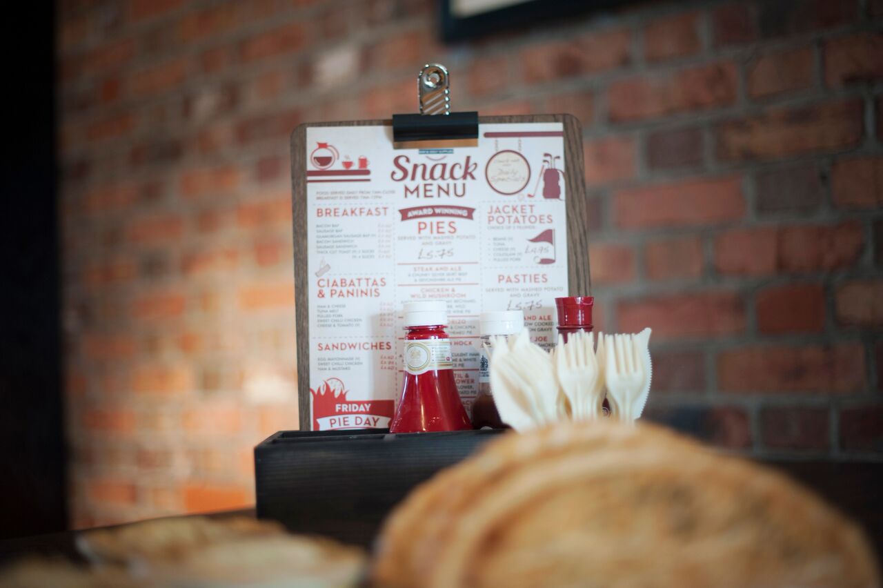 1 x Round of Golf with a Pizza and Pint Lunch in Winners for 2 | Bryn ...